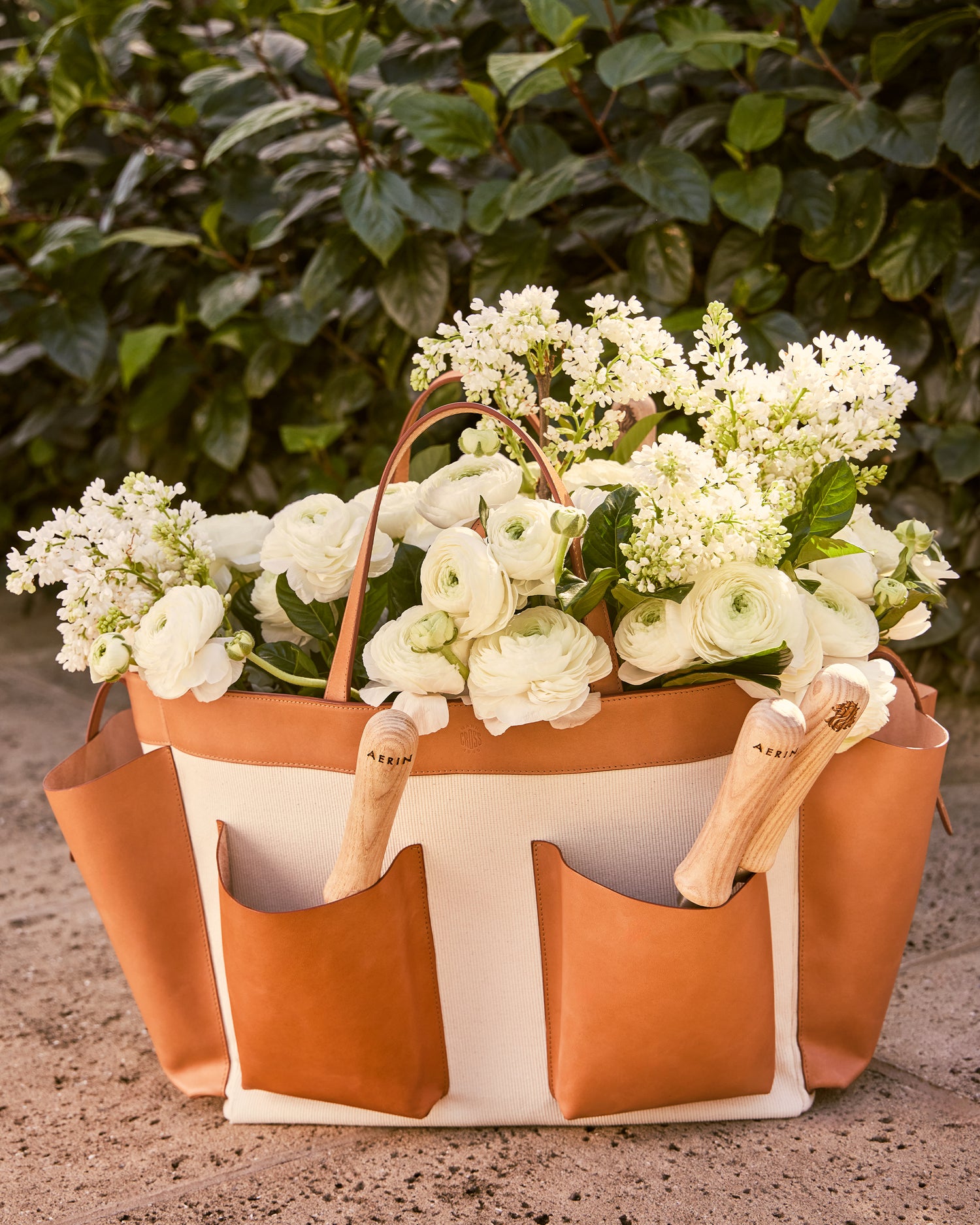 Mark Cross reflects a rich heritage of American luxury lifestyle.