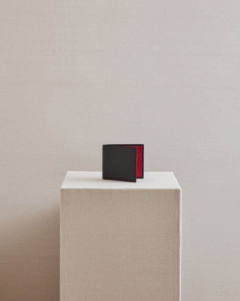 Mark Cross reflects a rich heritage of American luxury lifestyle.