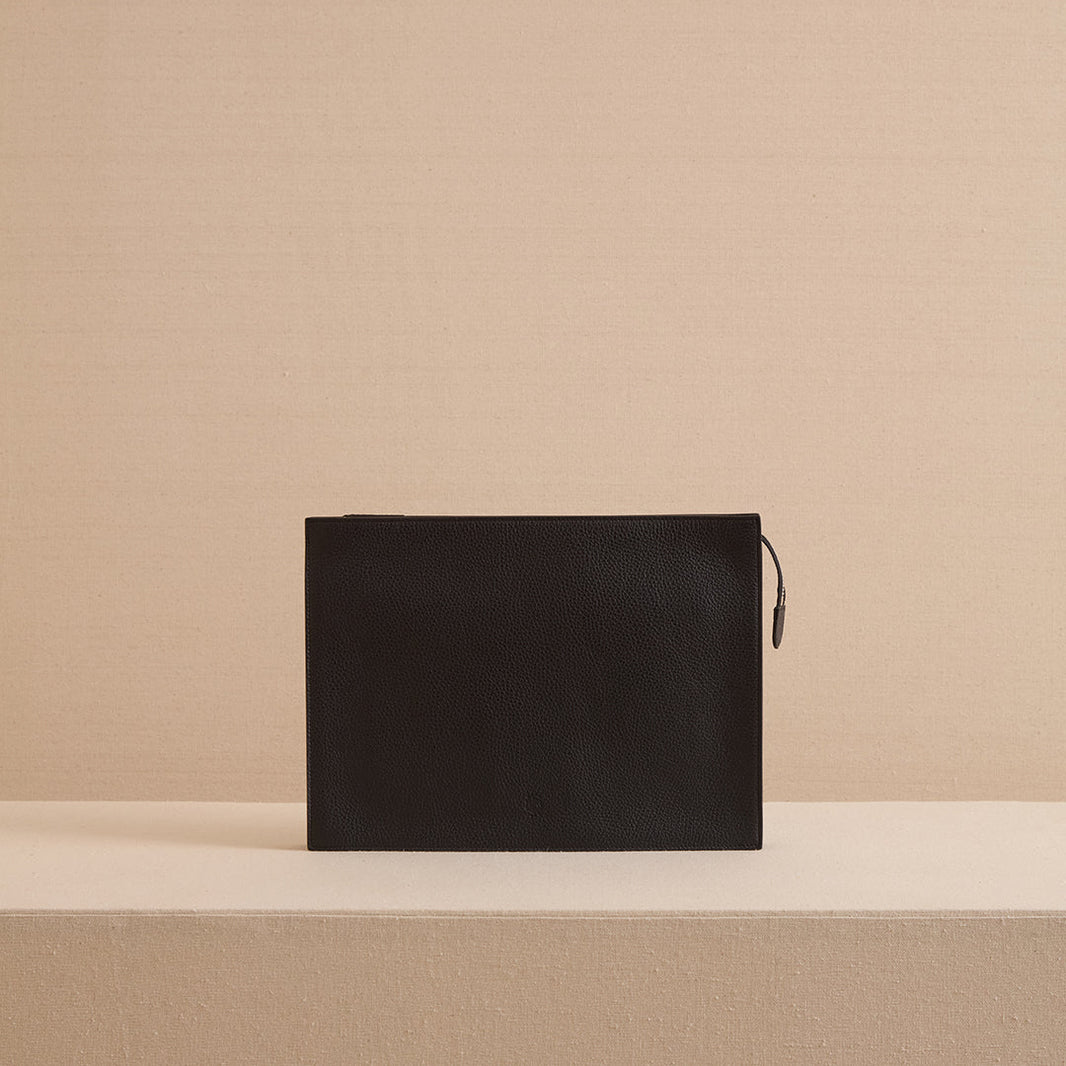 Mark Cross reflects a rich heritage of American luxury lifestyle.