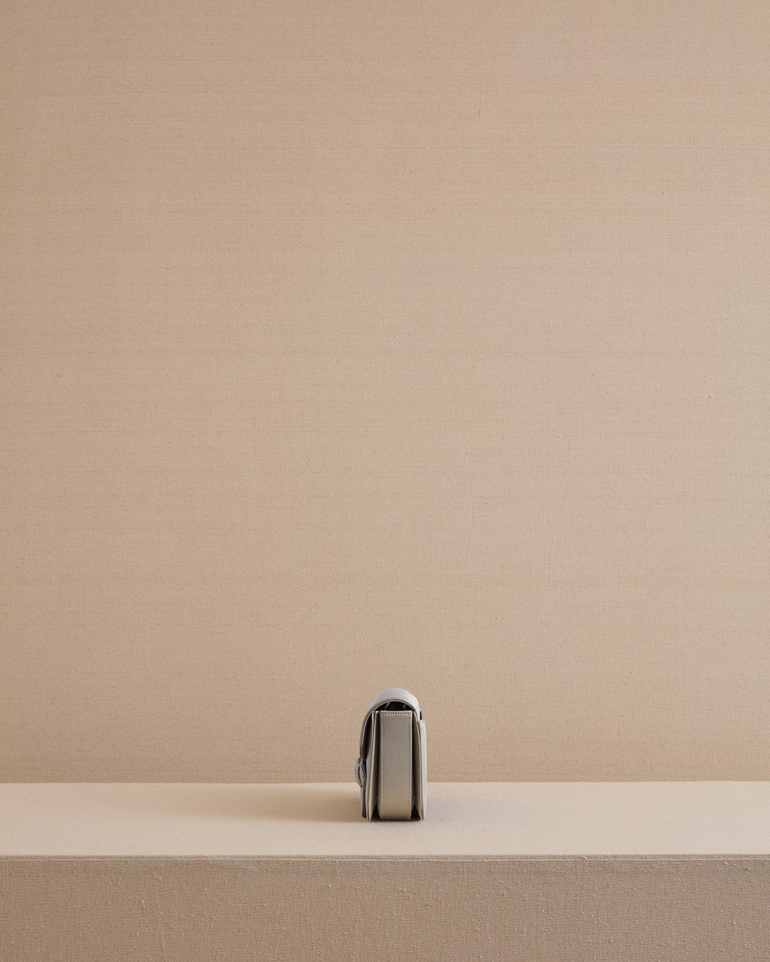 Romy Clutch in Platinum – Mark Cross