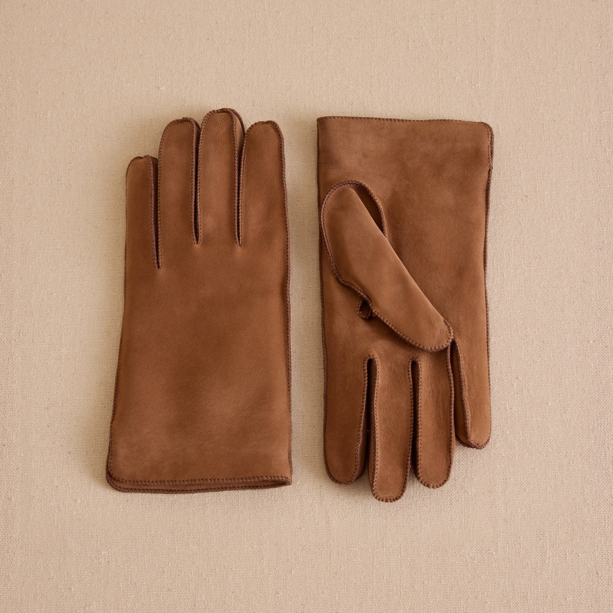 Mark Cross reflects a rich heritage of American luxury lifestyle.