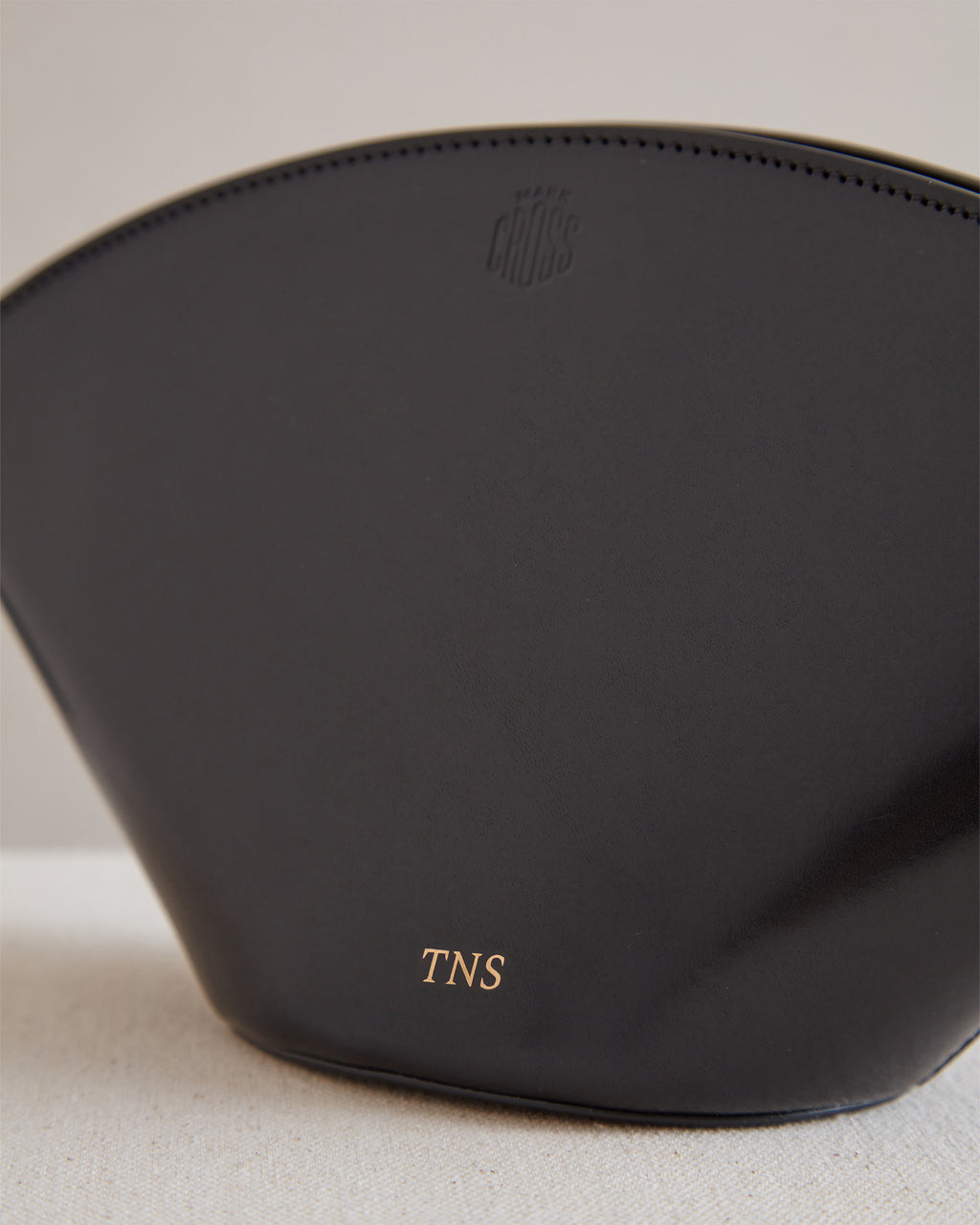 Mark Cross reflects a rich heritage of American luxury lifestyle.