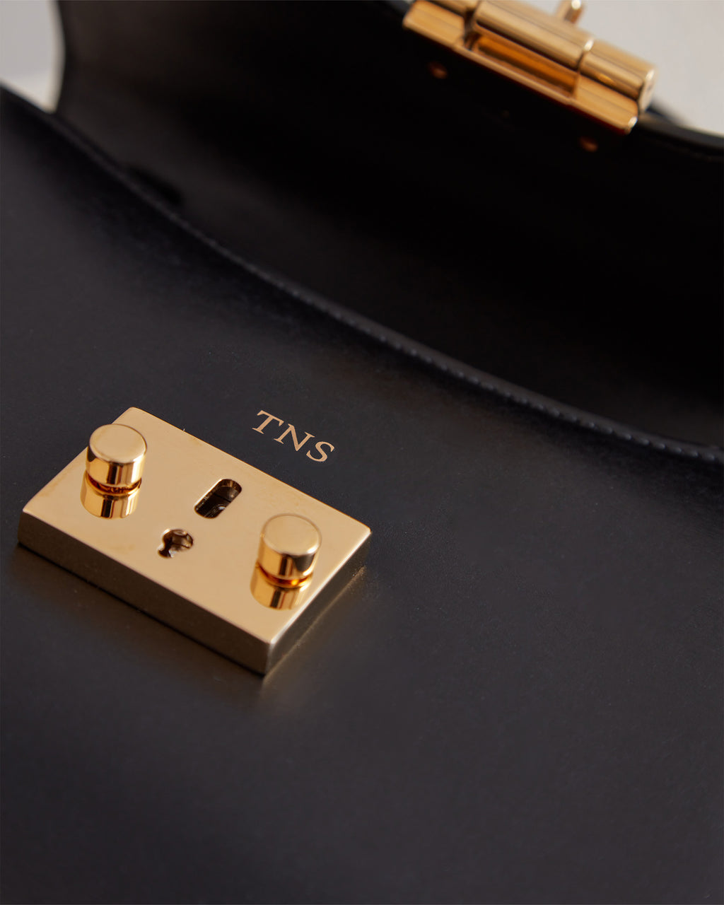 Mark Cross reflects a rich heritage of American luxury lifestyle.