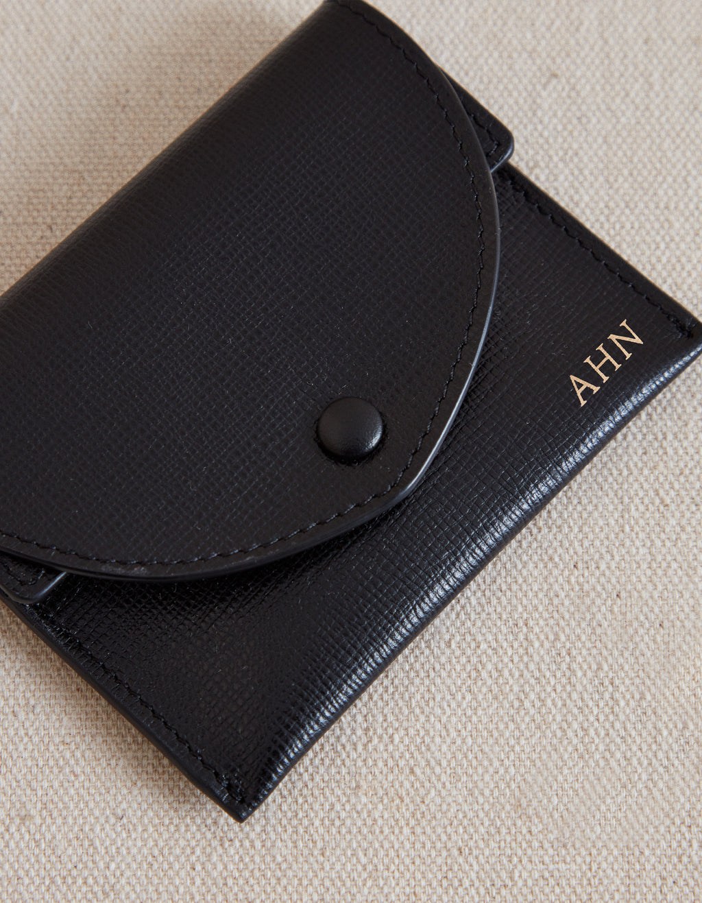 Mark Cross reflects a rich heritage of American luxury lifestyle.