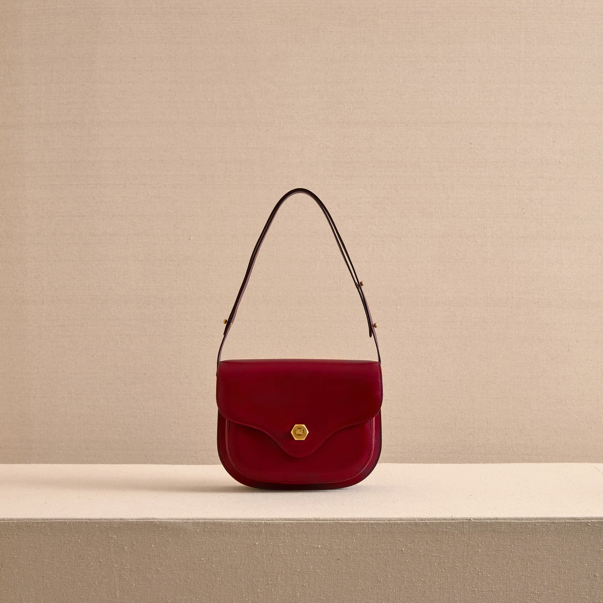 Mark Cross reflects a rich heritage of American luxury lifestyle.