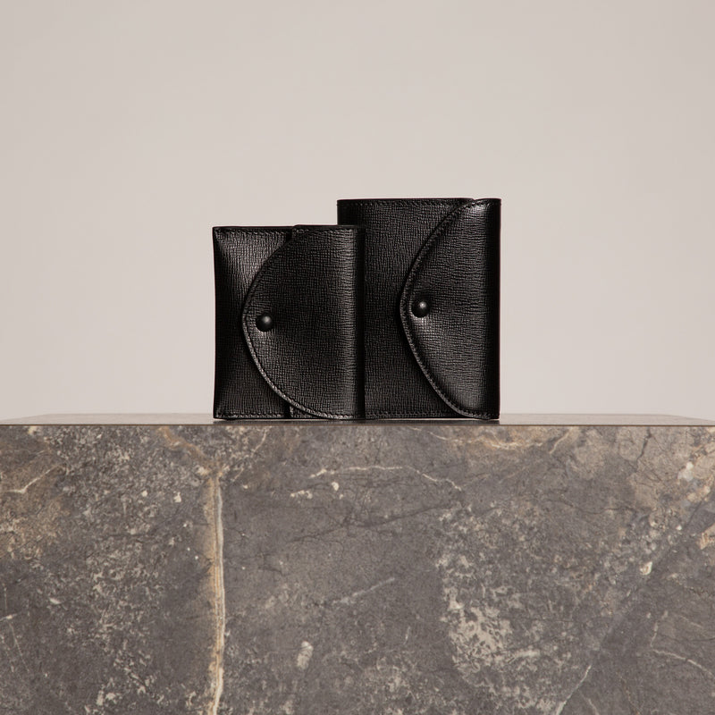 Mark Cross reflects a rich heritage of American luxury lifestyle.