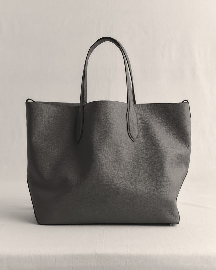 Mark Cross reflects a rich heritage of American luxury lifestyle.
